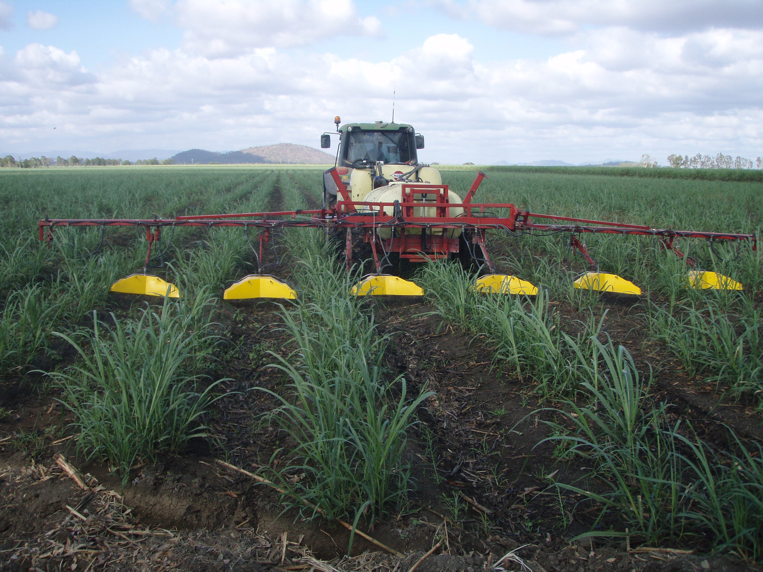 shielded sugarcane herbicide sprayer – Echonetdaily