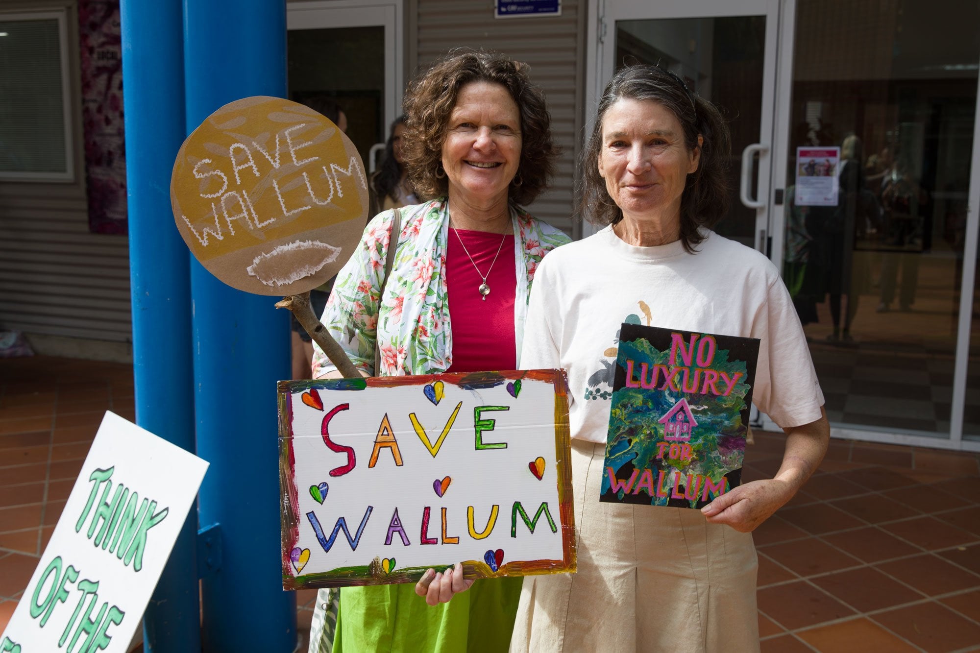 Wallum protesters swoop on Byron Council chambers – The Echo