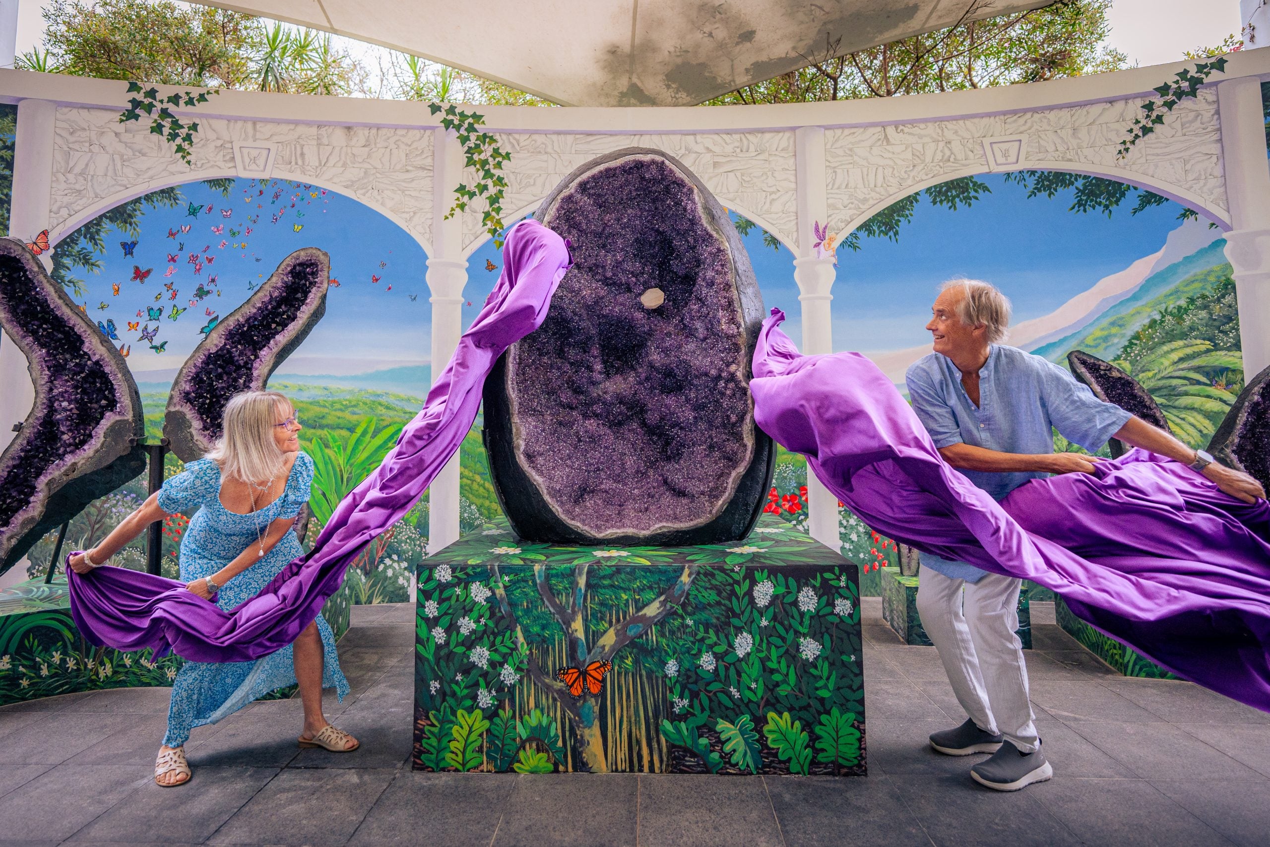 Crystal Castle unveils rare giant crystal – The Echo