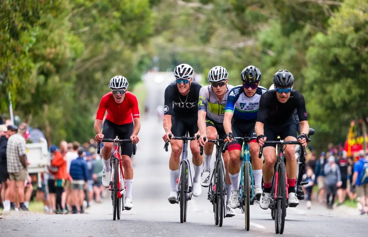 Local cyclist takes on Australia’s best – The Echo