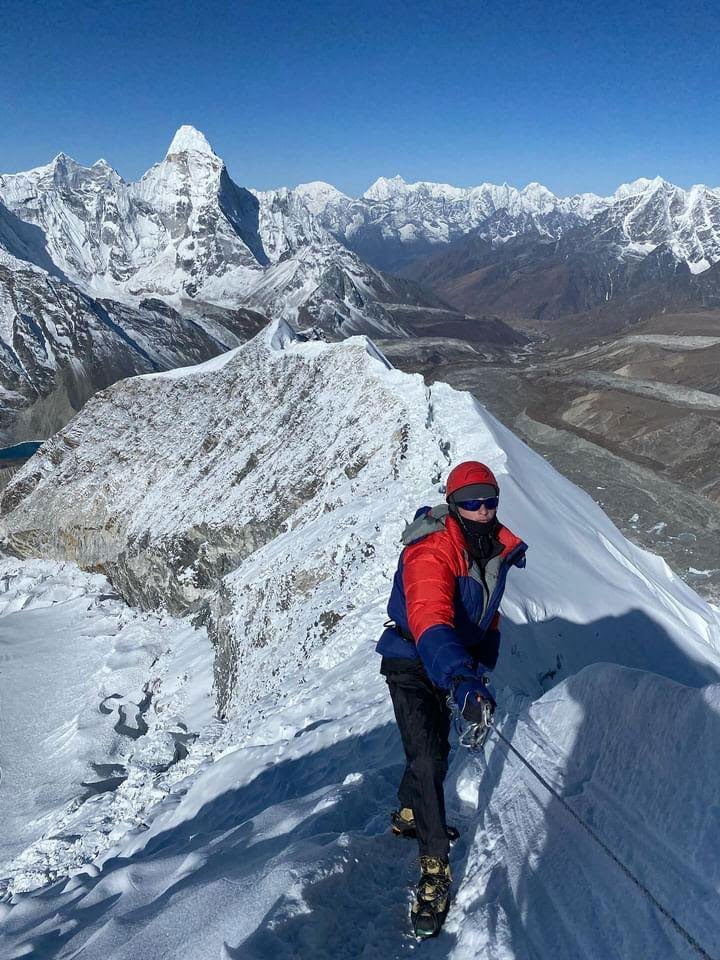 16-year-old Mullum boy summits Imja Tse – The Echo
