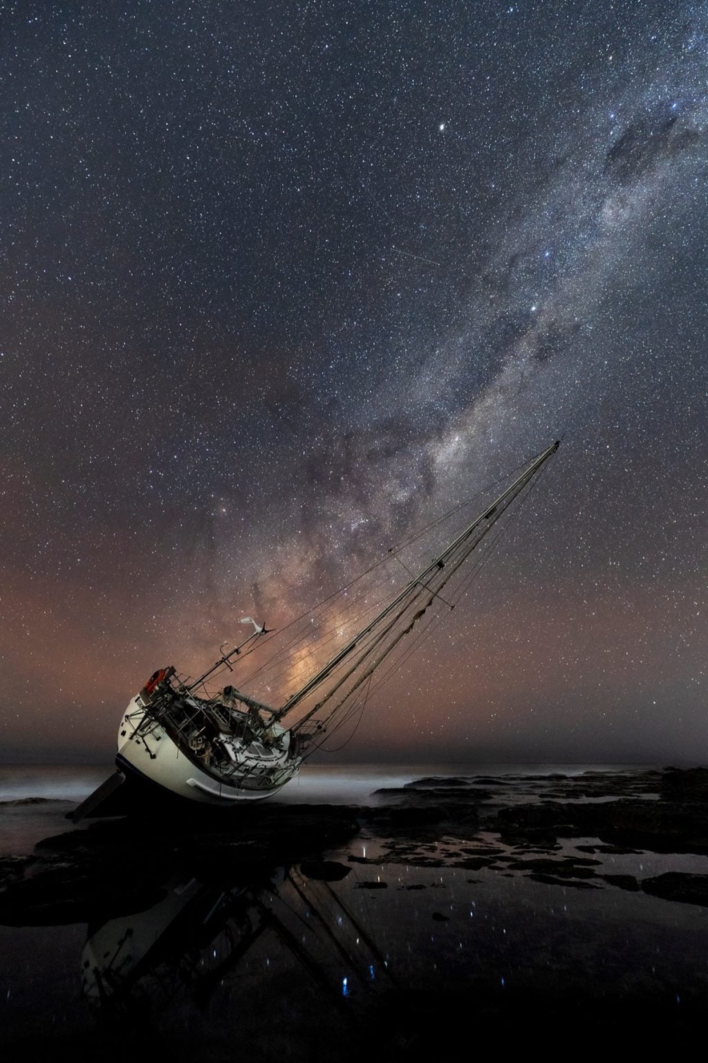 Marooned yacht on rocks near Ballina – The Echo