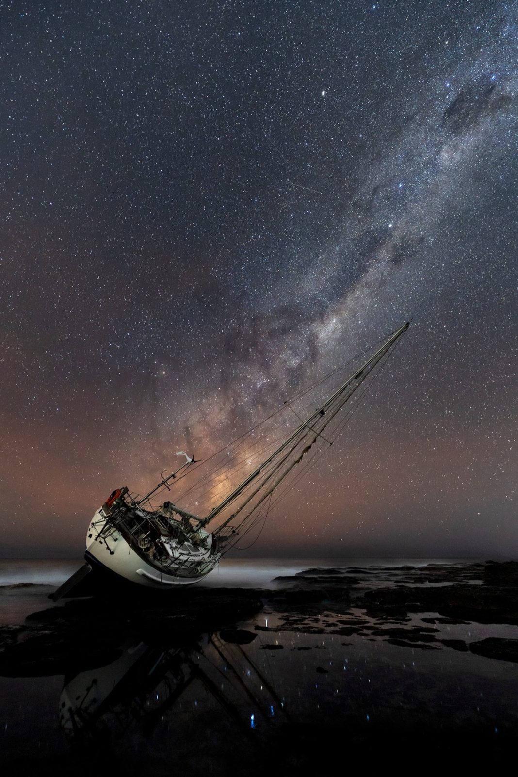 Marooned yacht on rocks near Ballina – The Echo