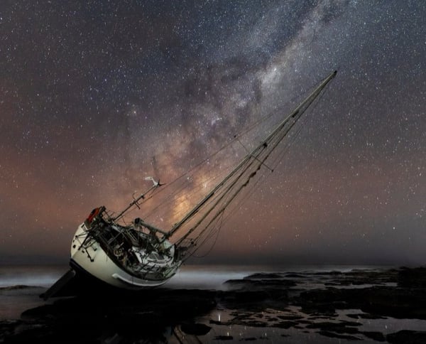 Marooned yacht on rocks near Ballina – The Echo